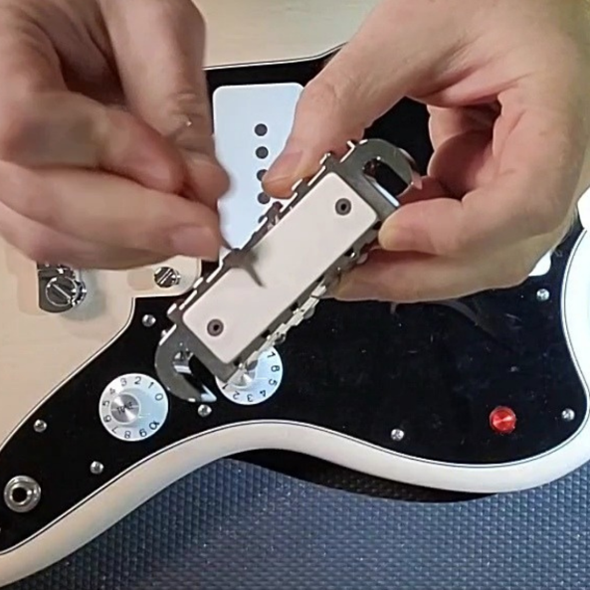 Hardtail Jazzmaster® Kit Bridge Installation Tip